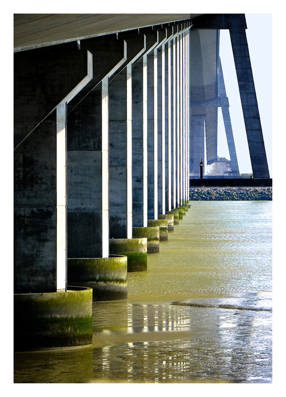 les piles du pont de Normandie