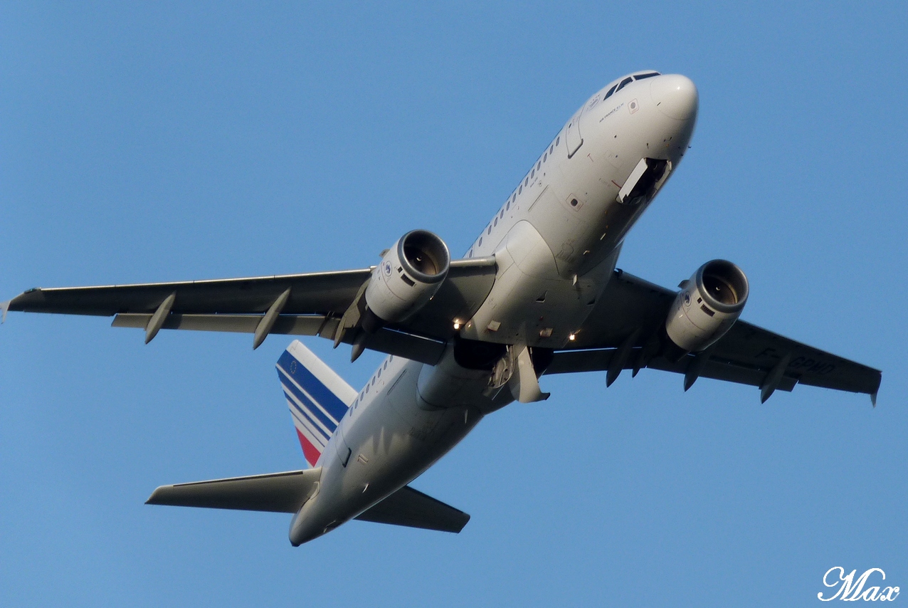 Spotting du 15/10/2011 : A320 BH Air, ATR72 Danube Wings, A320 ...