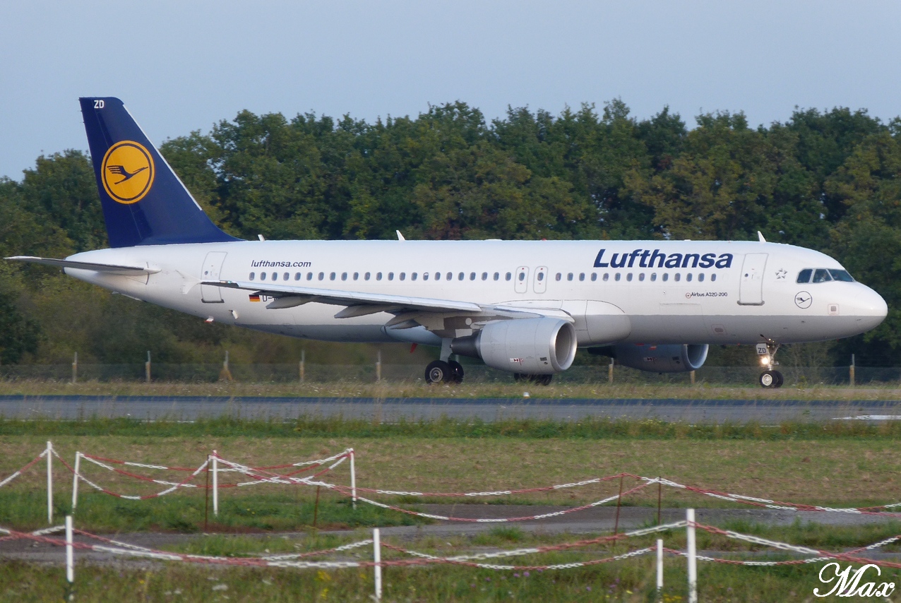 Spotting du 15/10/2011 : A320 BH Air, ATR72 Danube Wings, A320 ...