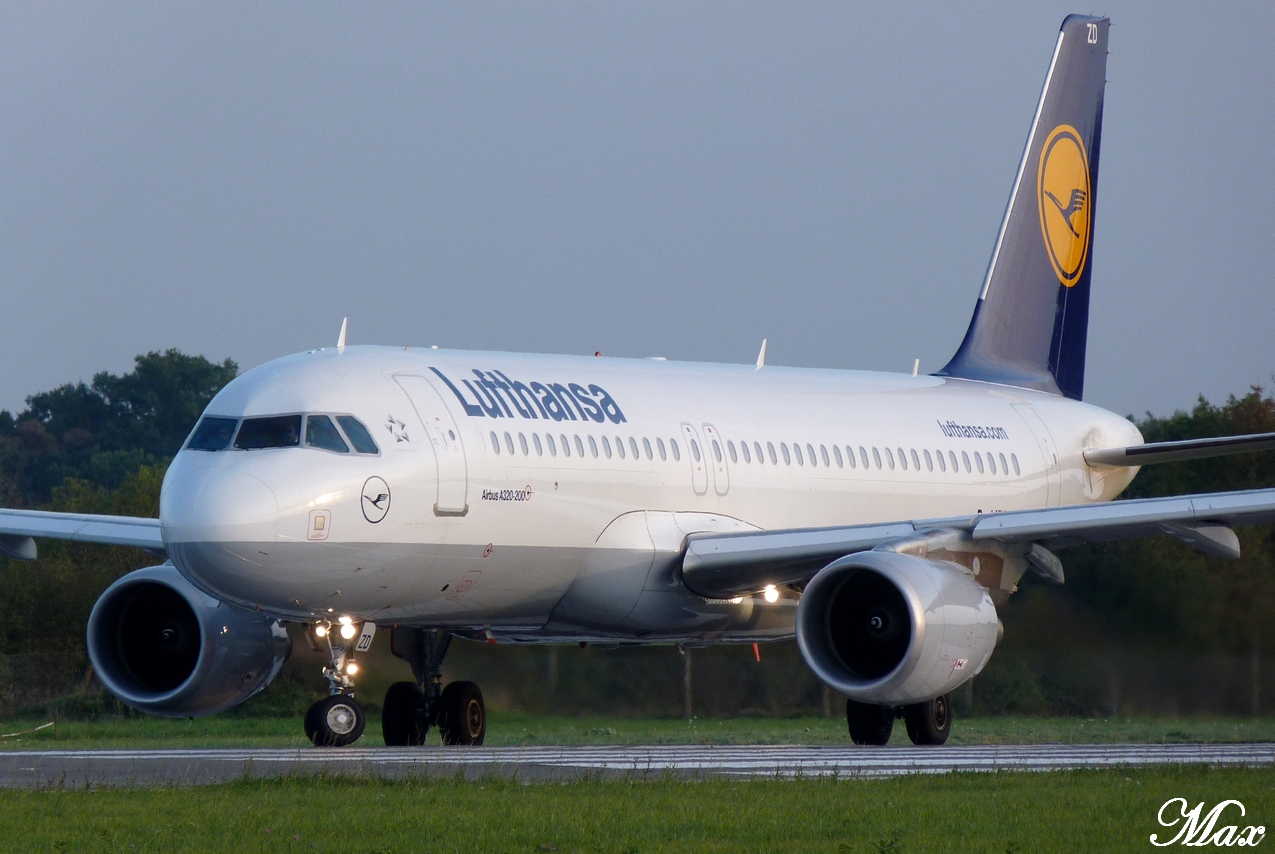 Spotting du 15/10/2011 : A320 BH Air, ATR72 Danube Wings, A320 ...