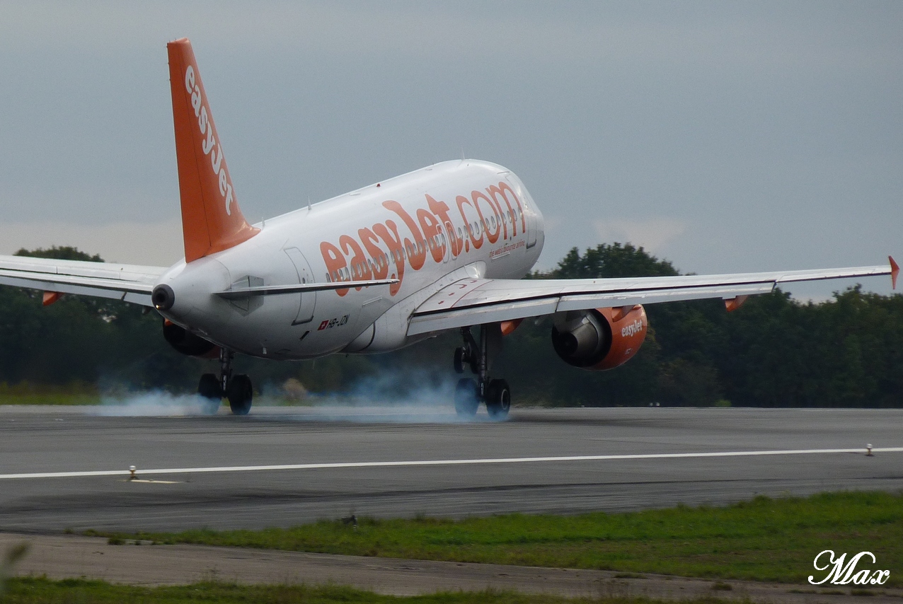 Spotting du 30/10/2011 : Flybe "G-JEDP", Easyjet Suisse A320, B734 Air ...
