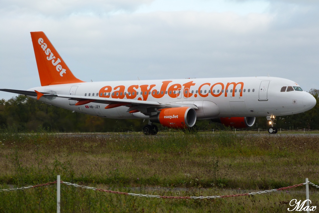Spotting du 30/10/2011 : Flybe "G-JEDP", Easyjet Suisse A320...