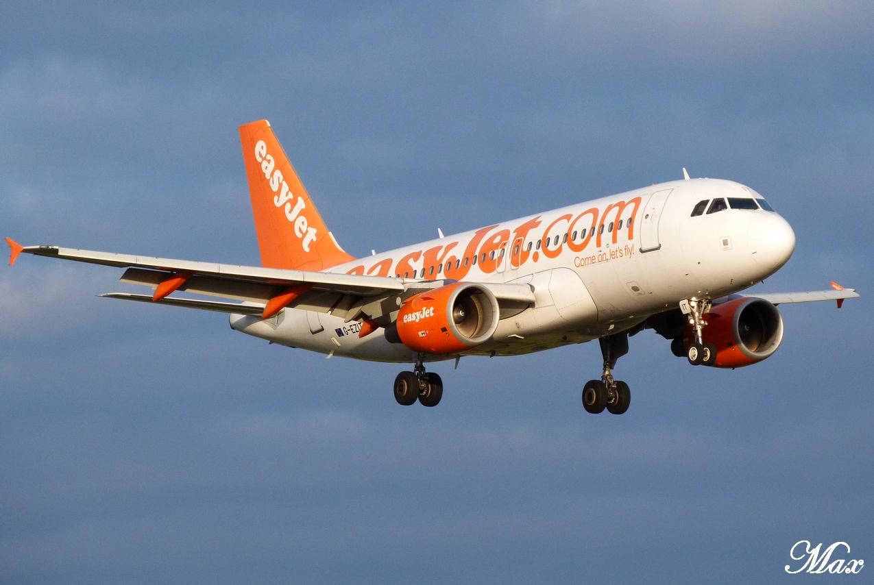 Spotting du 30/10/2011 : Flybe "G-JEDP", Easyjet Suisse A320...