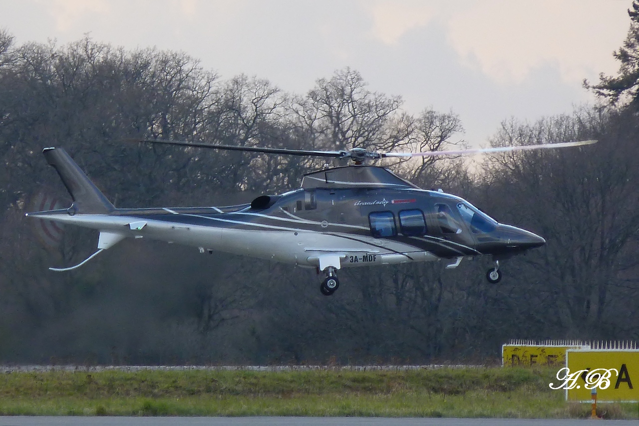 Spotting du 06/03/2012 : A319CJ (M-KATE) + Agusta A109SP (3A-MDF) + 320 ...